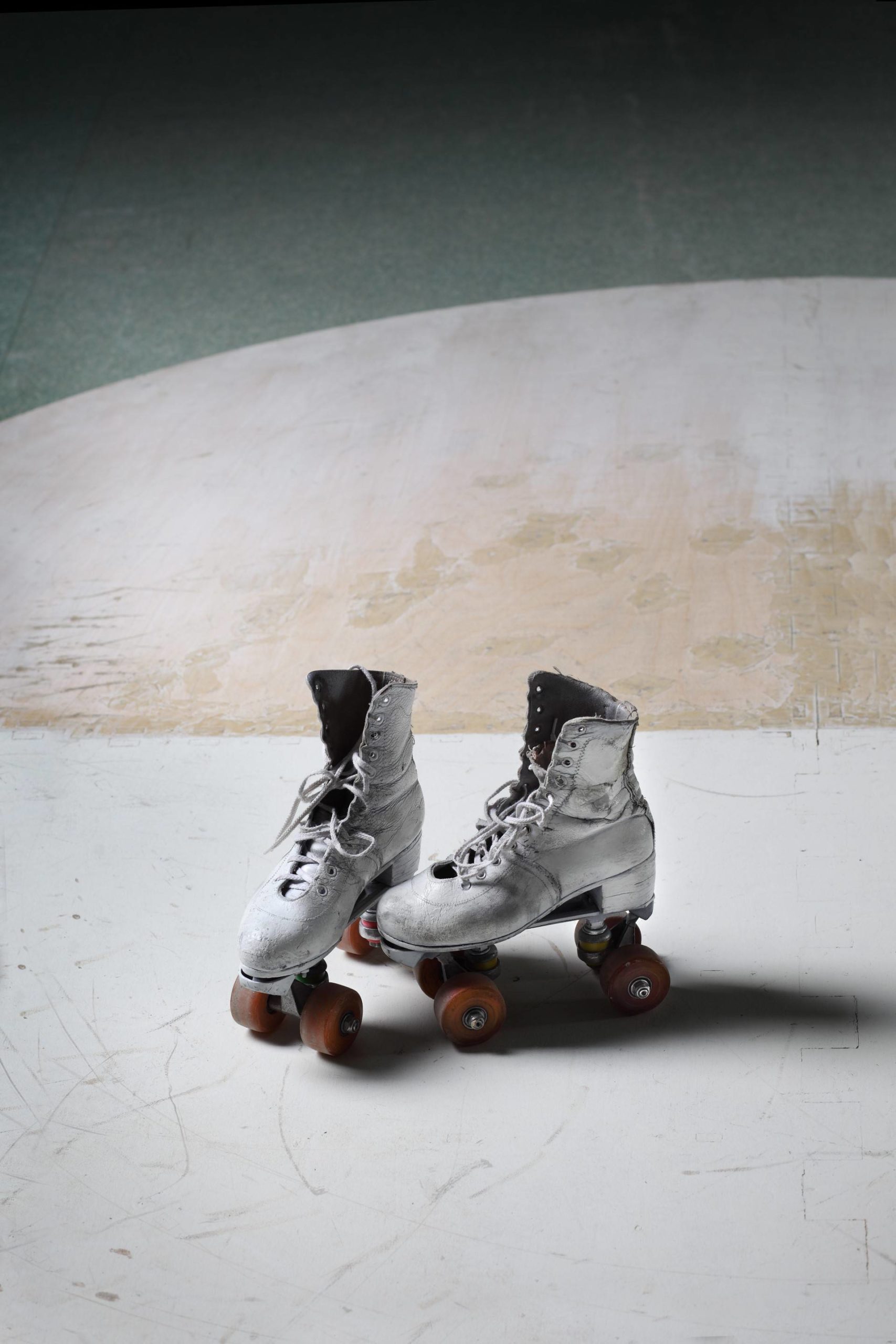 Old retro roller skates front view – Short Thoughts